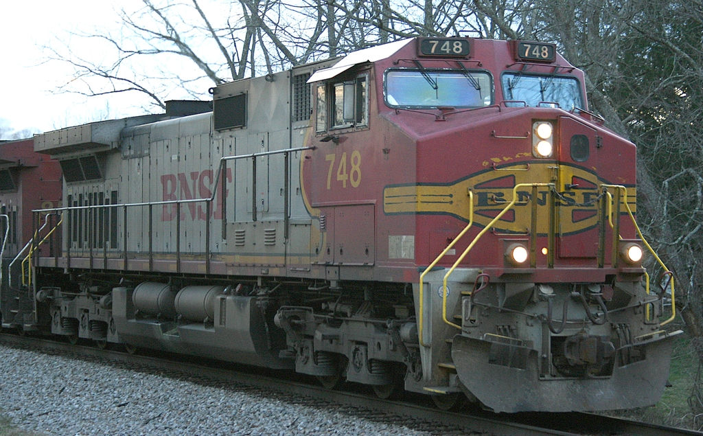 BNSF 748